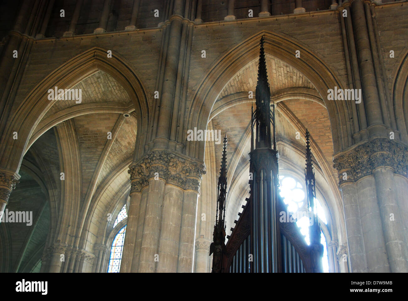 Reims cathedral interior hi-res stock photography and images - Alamy