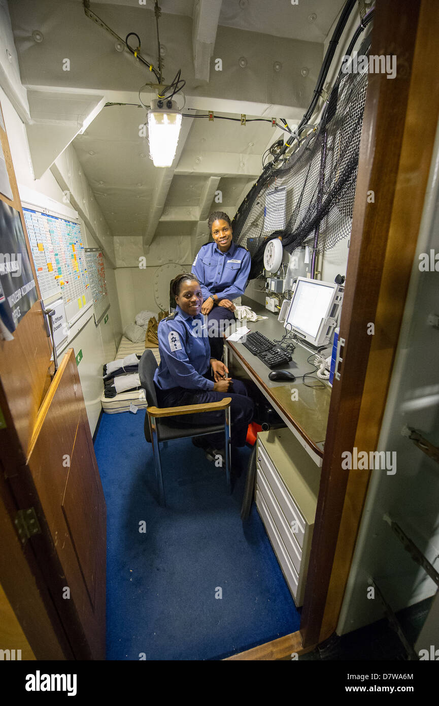 Hms bulwark hi-res stock photography and images - Alamy