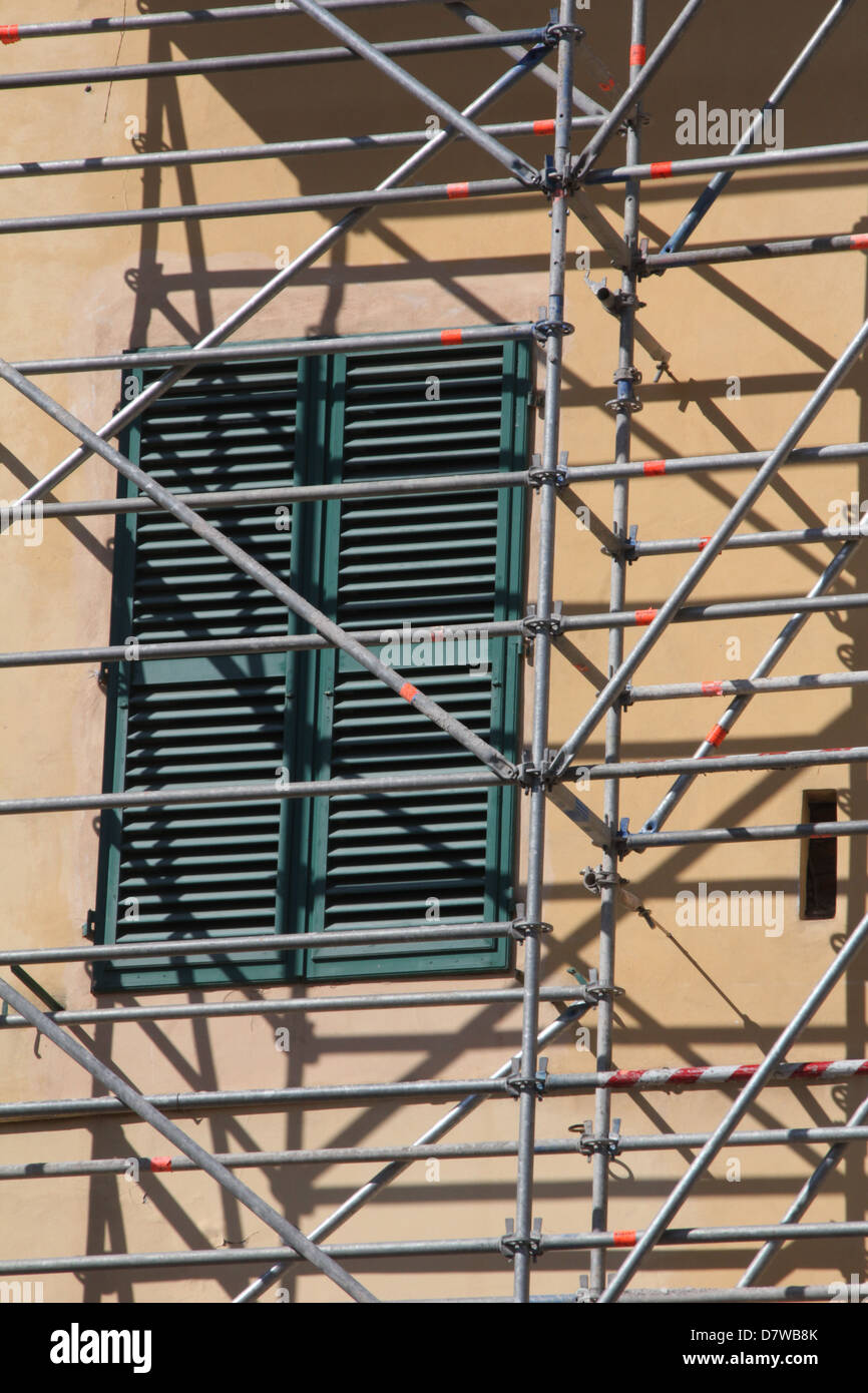 scaffolding on building in lucca tuscany italy Stock Photo - Alamy