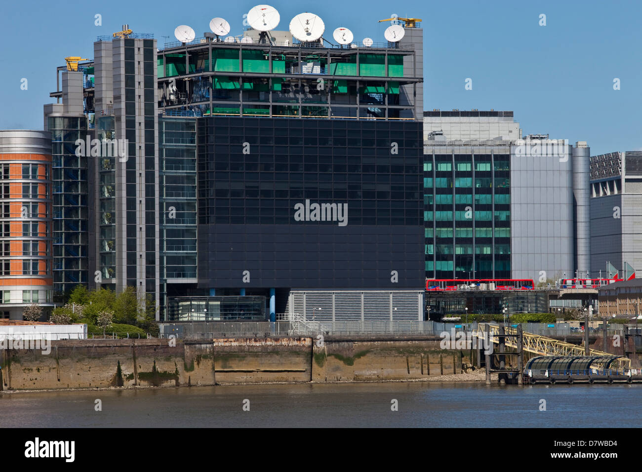 Riverside offices hi-res stock photography and images - Alamy