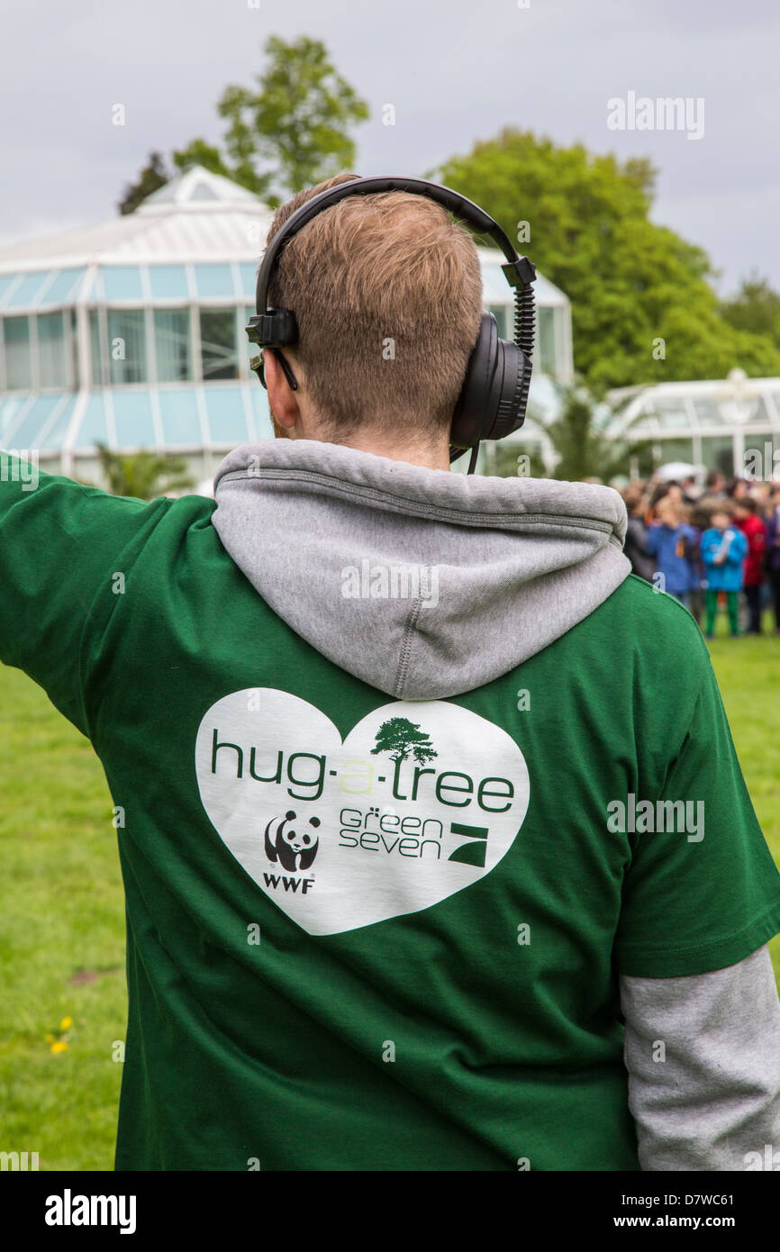Hug a tree, world record. 848 people hugging a tree at same time. World ...