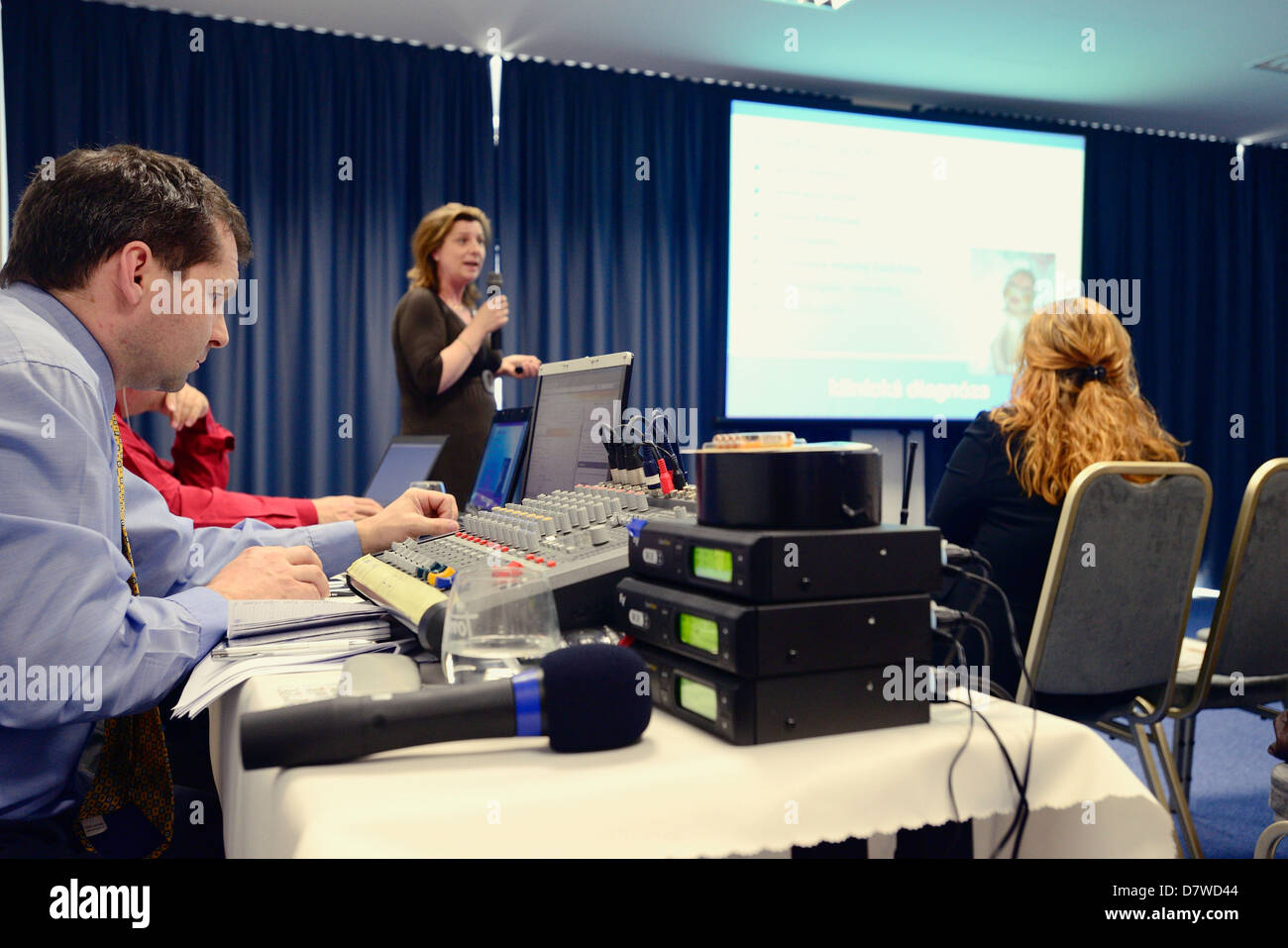 Lecture hall hi-res stock photography and images - Alamy
