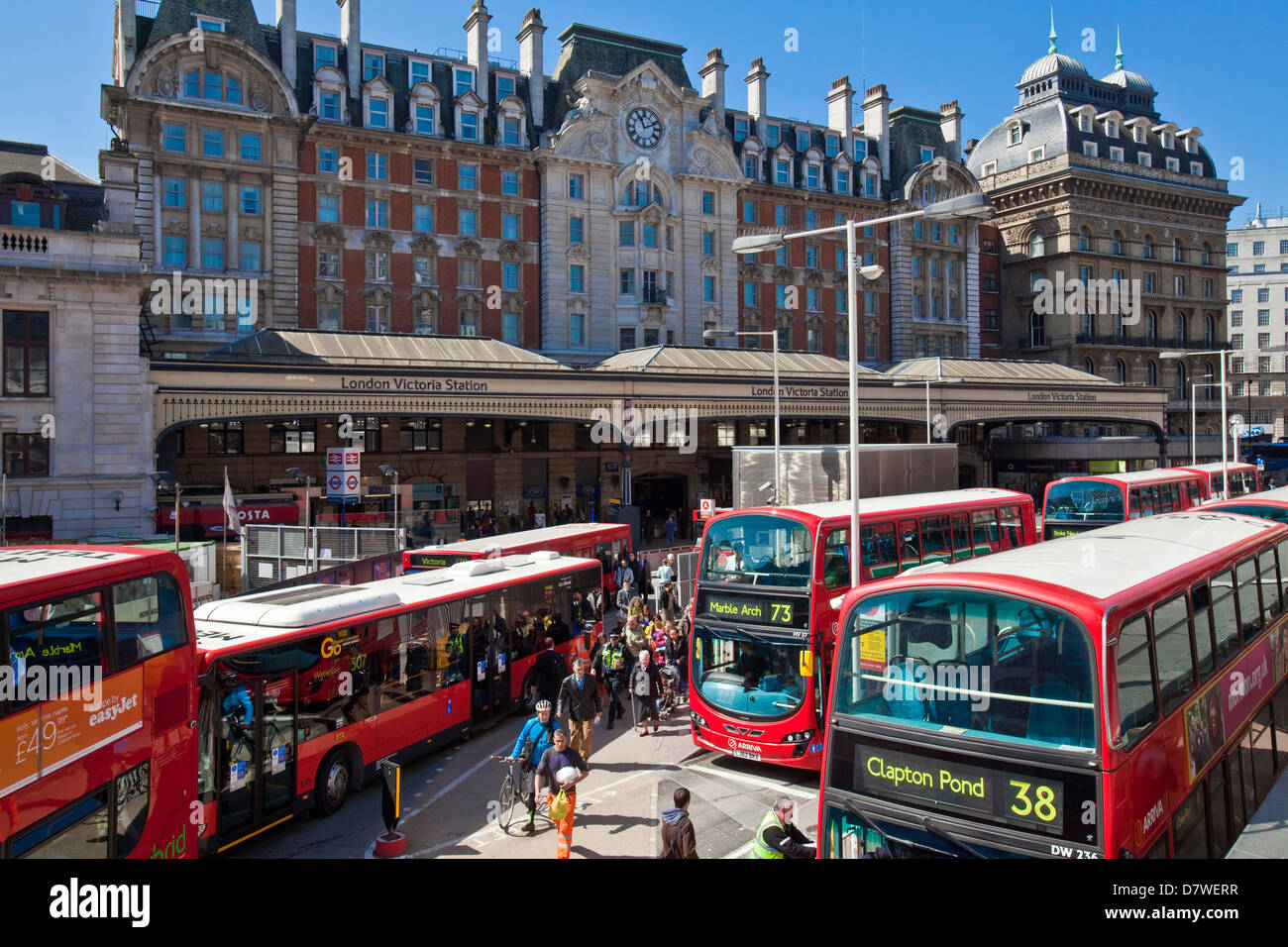 Victoria Train Station, London, England Stock Photo - Alamy