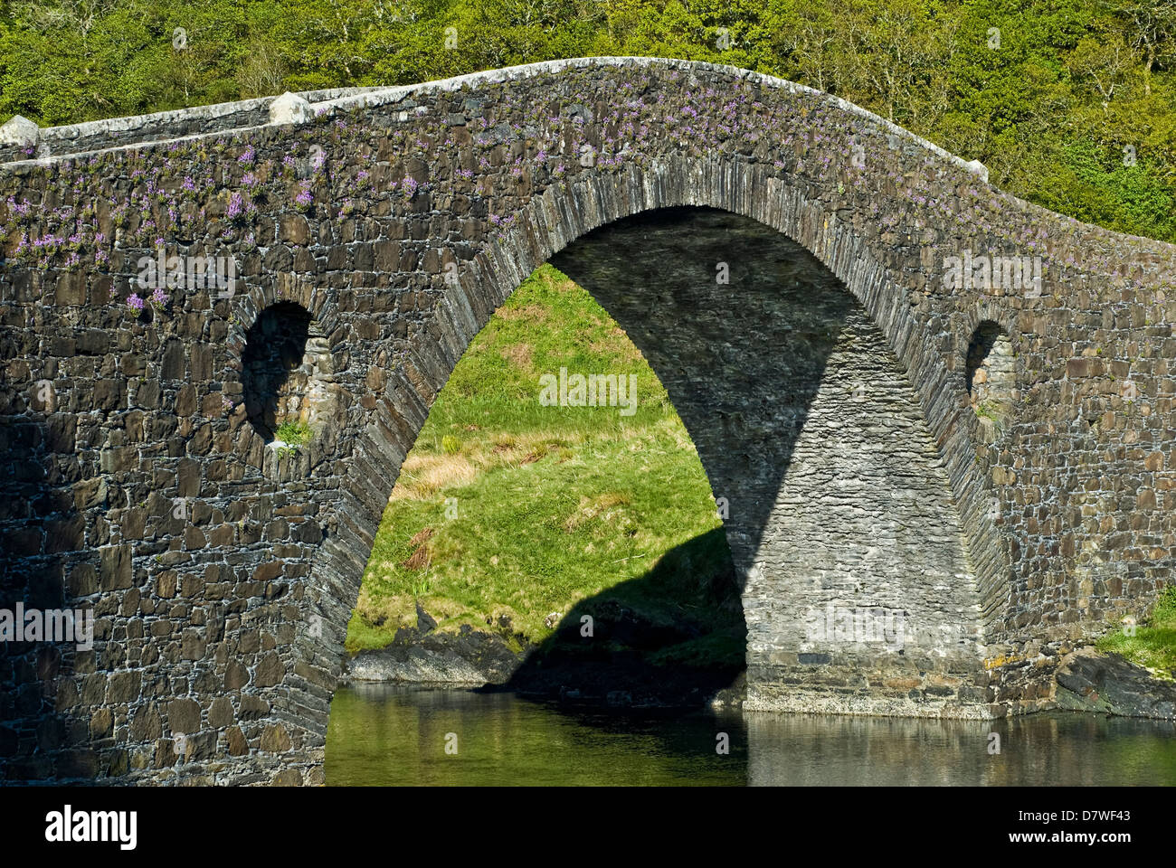 'Bridge over the Atlantic' joining Seil Island with mainland Scotland ...