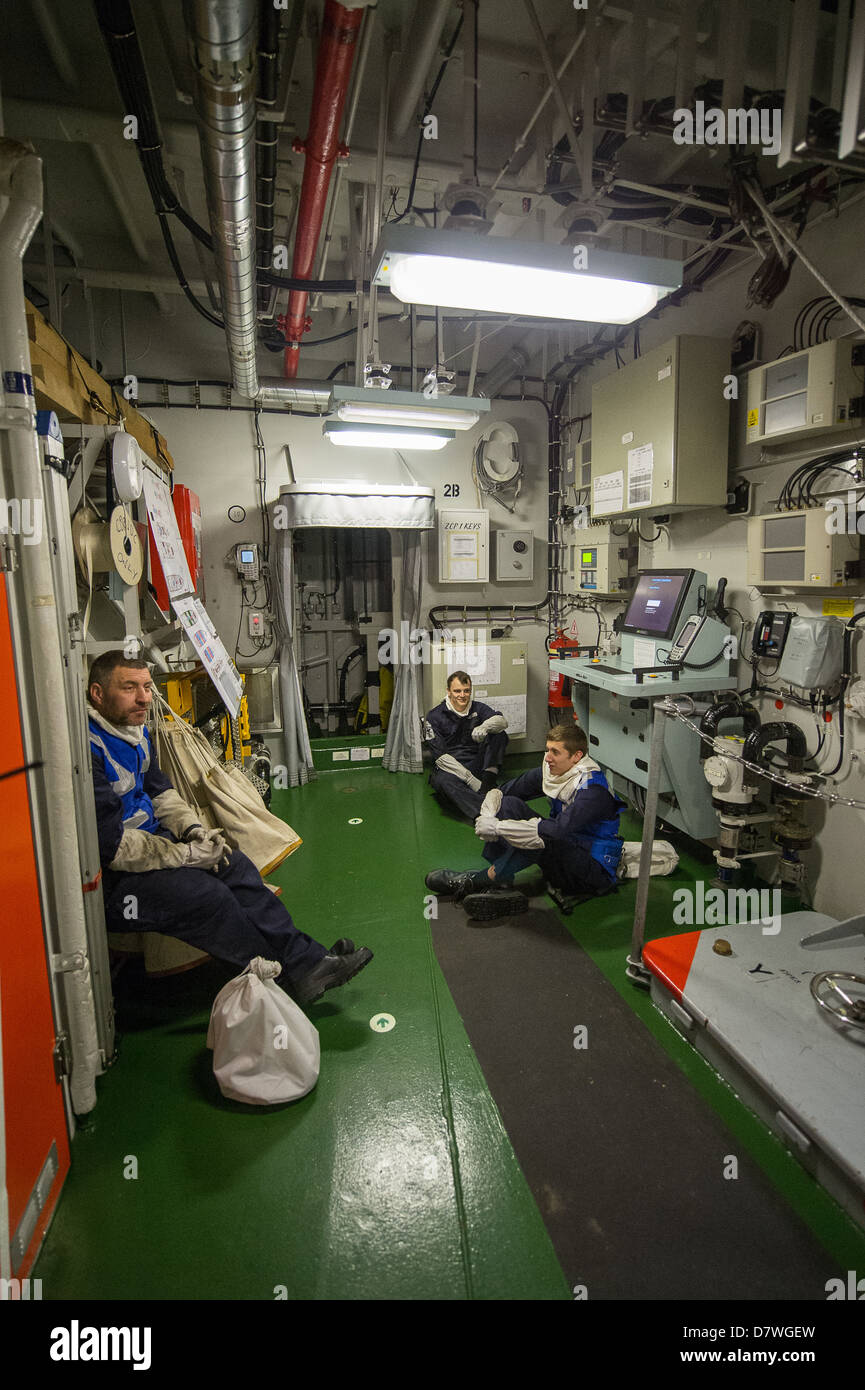 Warship Navy Control Stock Photos & Warship Navy Control Stock Images ...