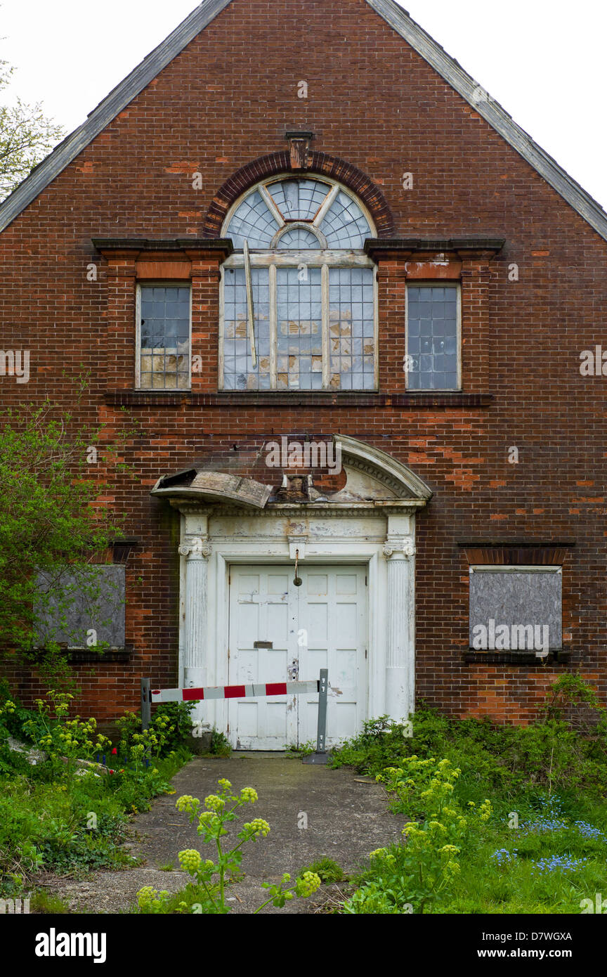 Run down church uk hi-res stock photography and images - Alamy