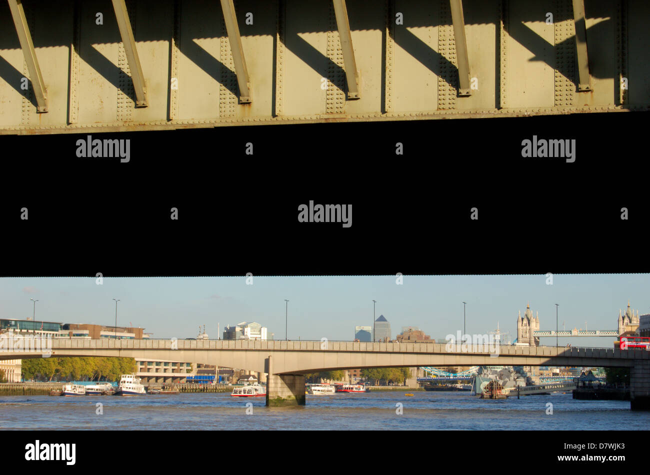 Cannon street railway bridge tower hi-res stock photography and images ...