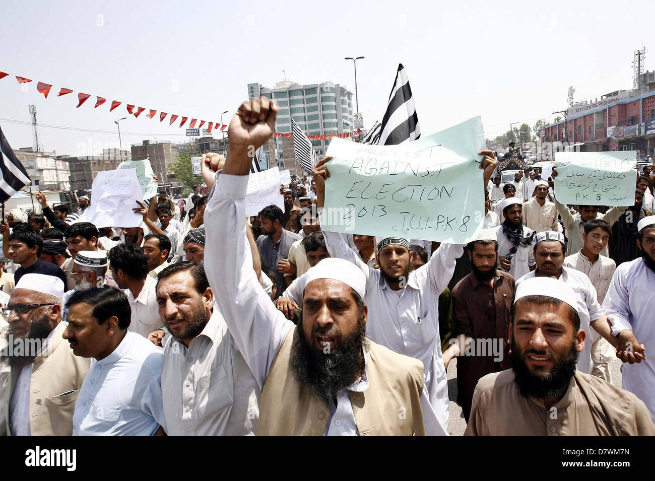 Supporters of Jamiat Ulema-e-Islam (JUI) chant slogans against alleged ...