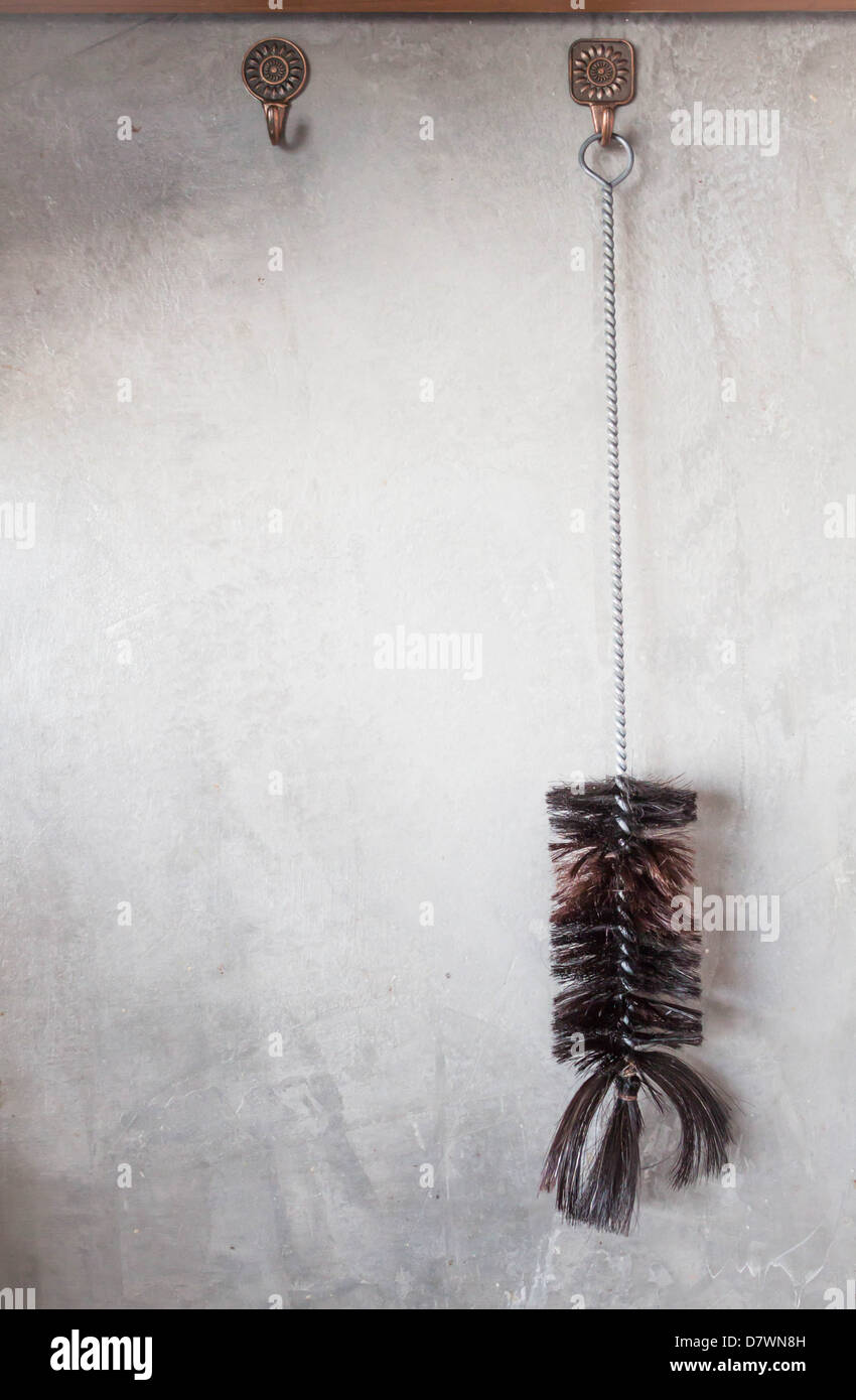 Brush hang hi-res stock photography and images - Alamy