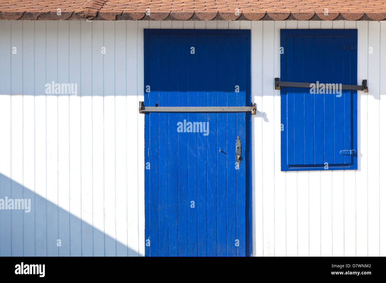 Closed beach hi-res stock photography and images - Alamy