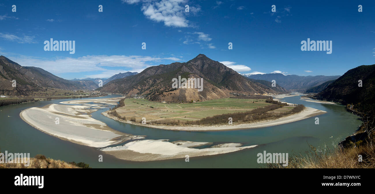 The First Bend of the Yangtse River Stock Photo - Alamy