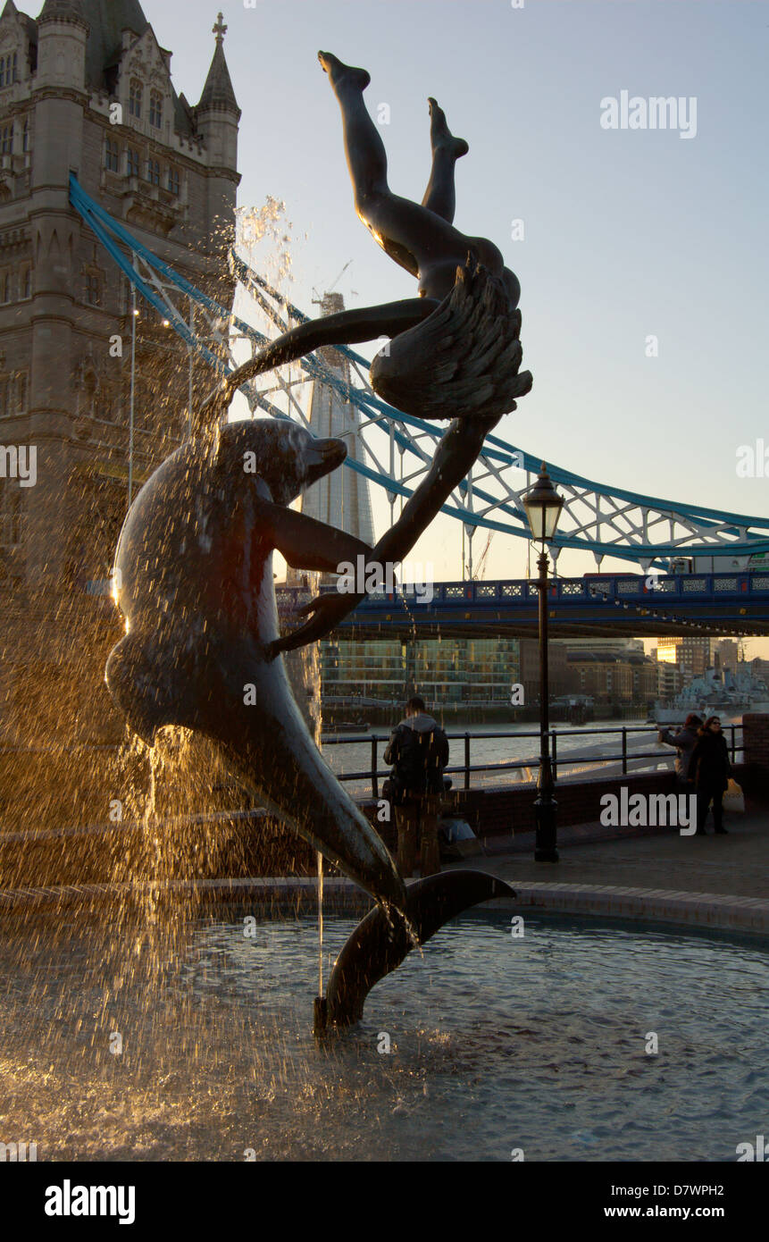 Fountain on the North bank of the Thames in London, England Stock Photo ...