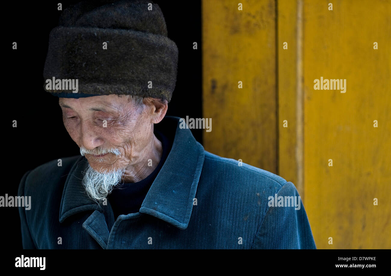 Old man in Lushi old town Stock Photo - Alamy