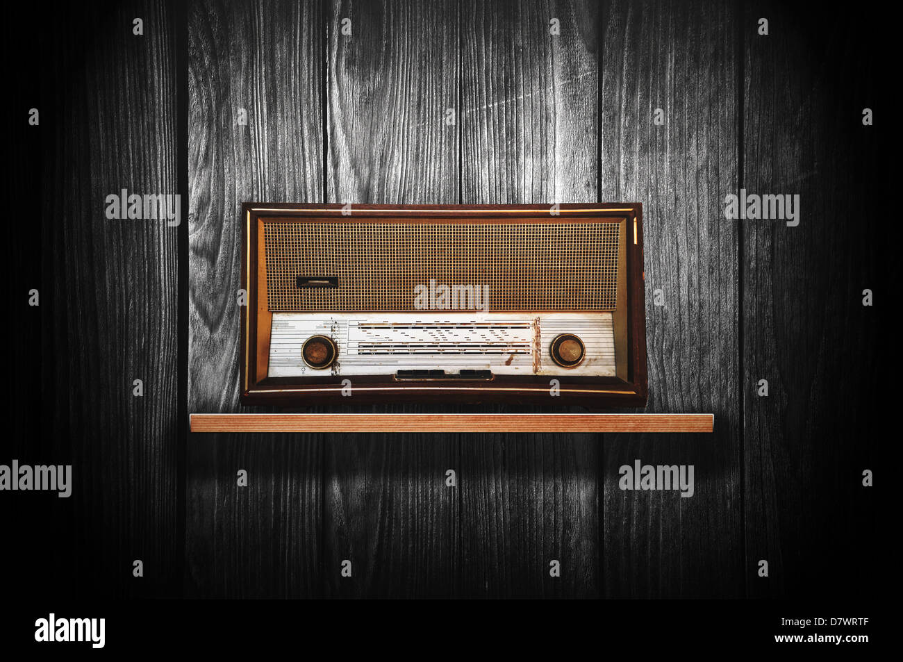 Beautiful old vintage wooden radio receiver device Stock Photo - Alamy