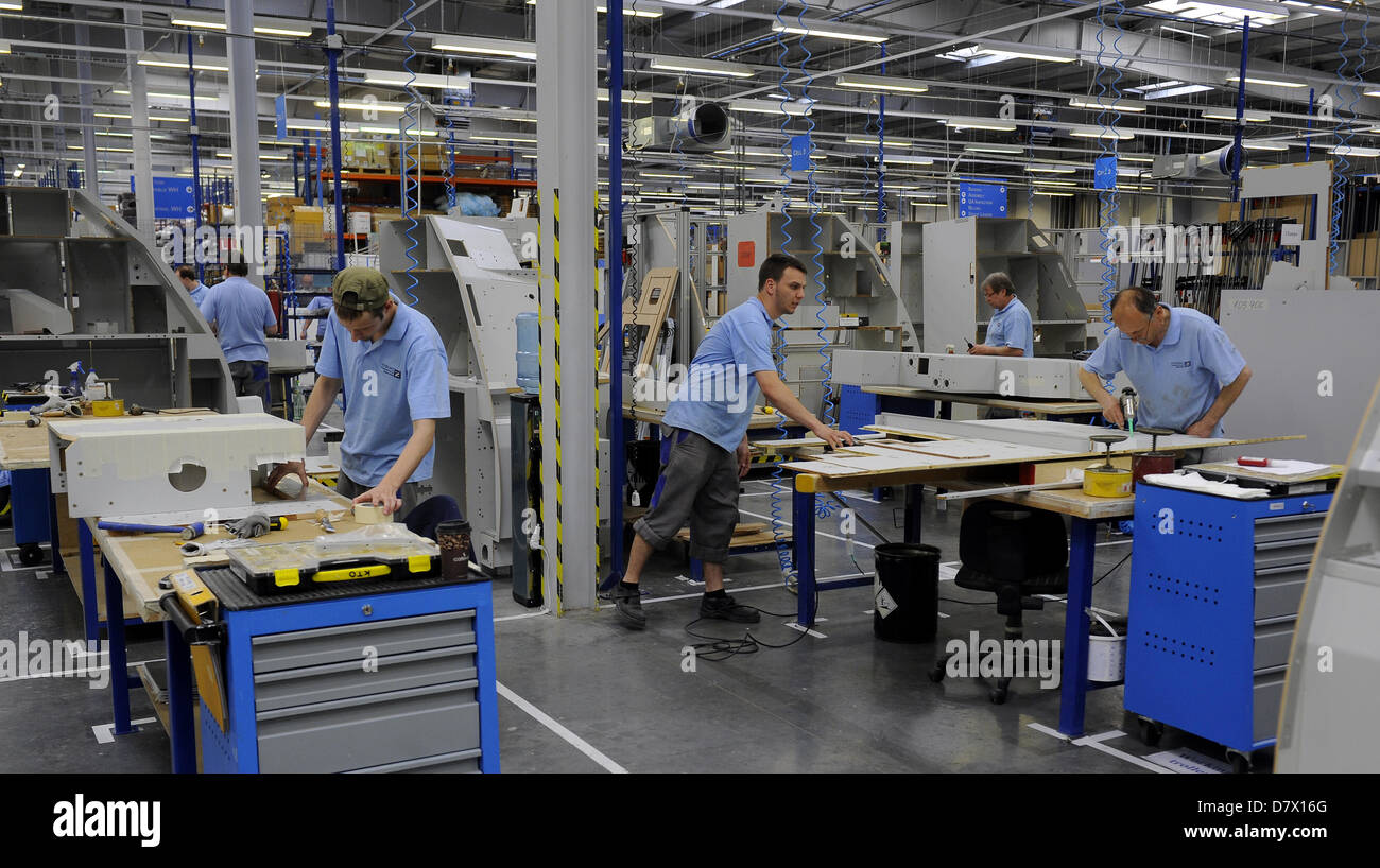 Zodiac - Driessen Aerospace CZ open new plant in Plzen, Czech Republic ...