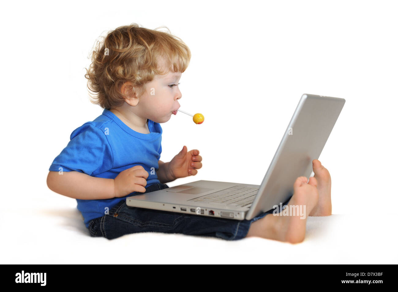 Child and computer hi-res stock photography and images - Alamy