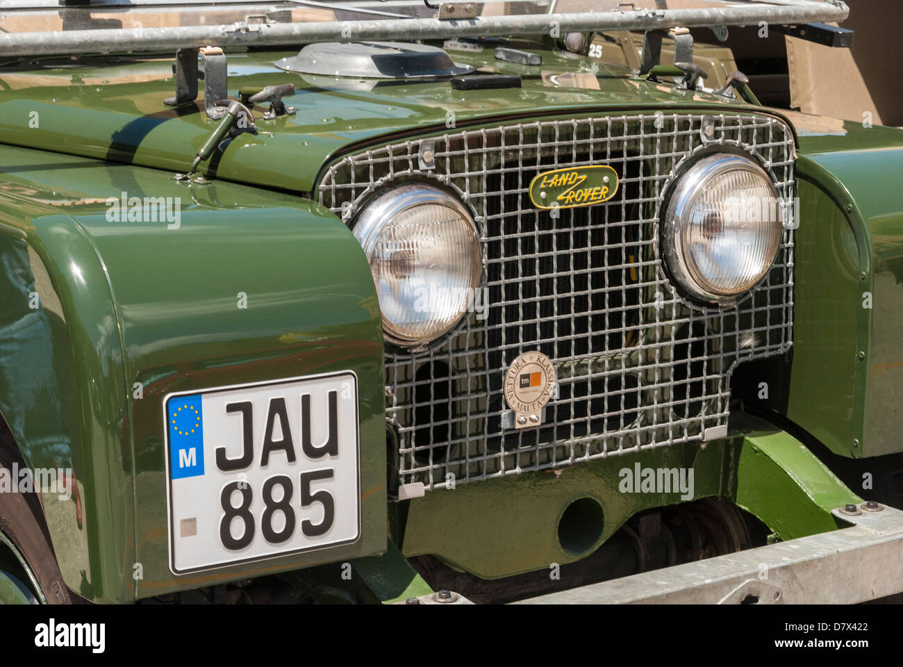 Military land rover hi-res stock photography and images - Alamy