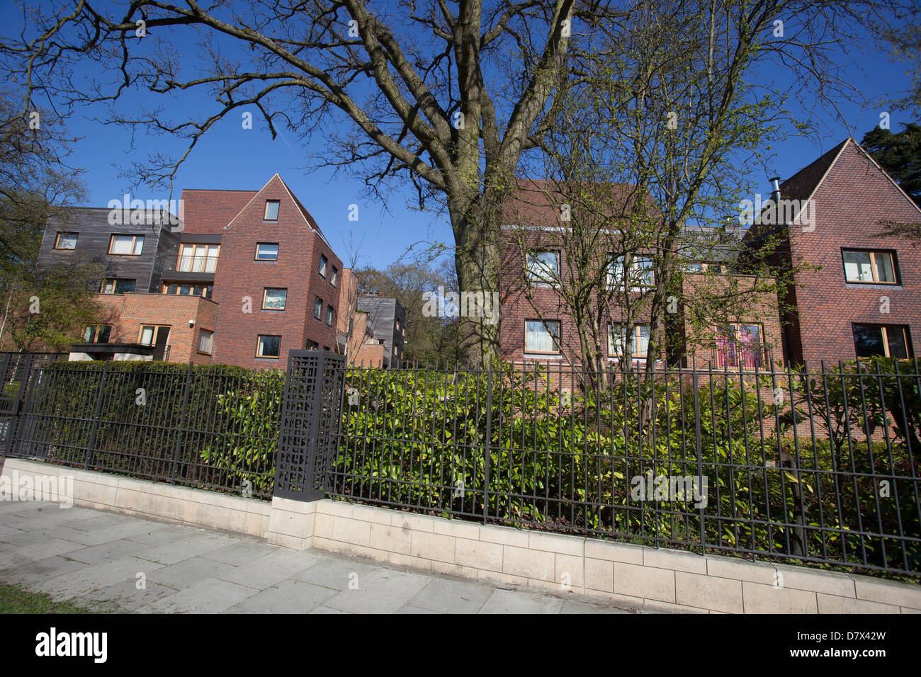 Gated community uk hi-res stock photography and images - Alamy