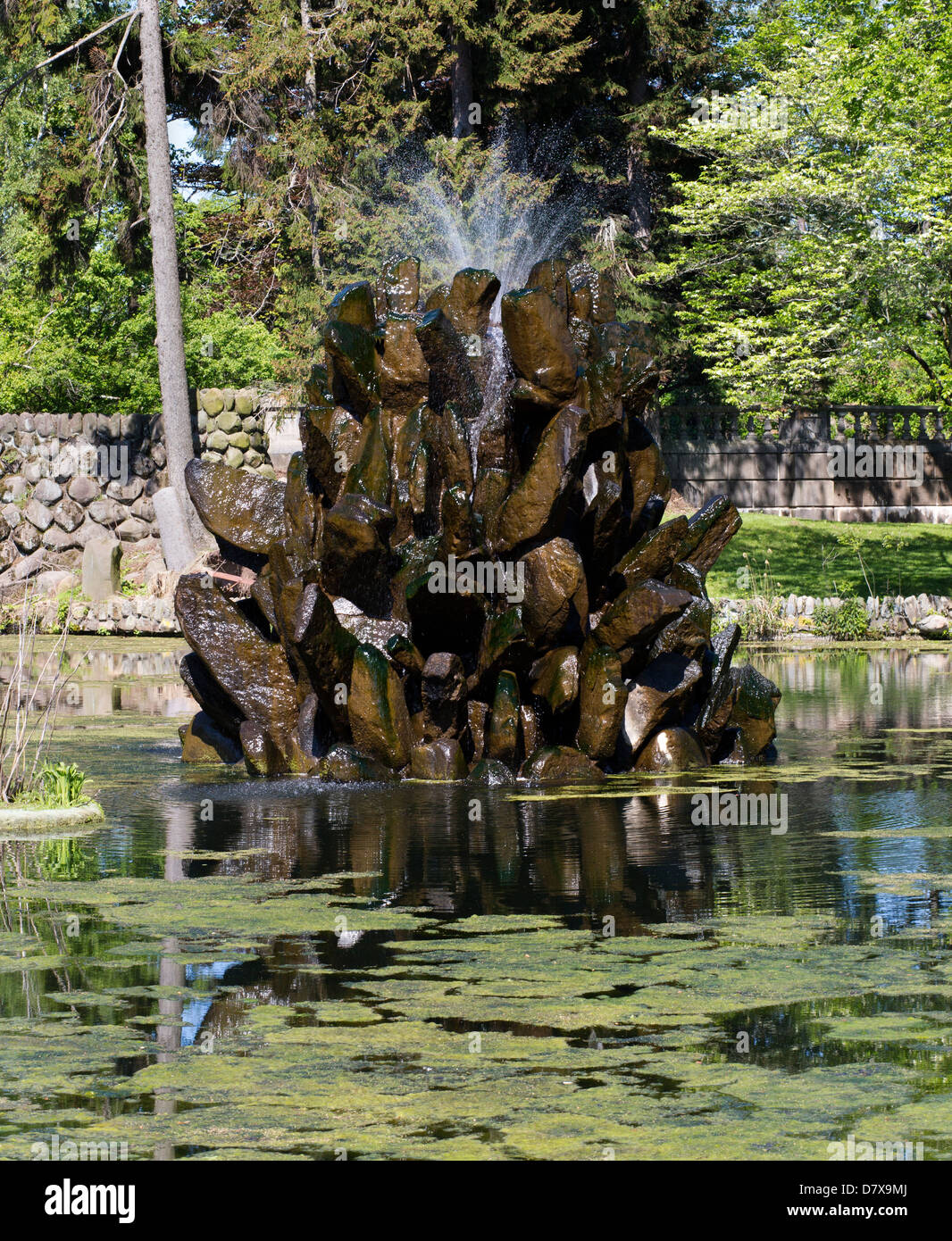 Rock formation water fountain Stock Photo - Alamy