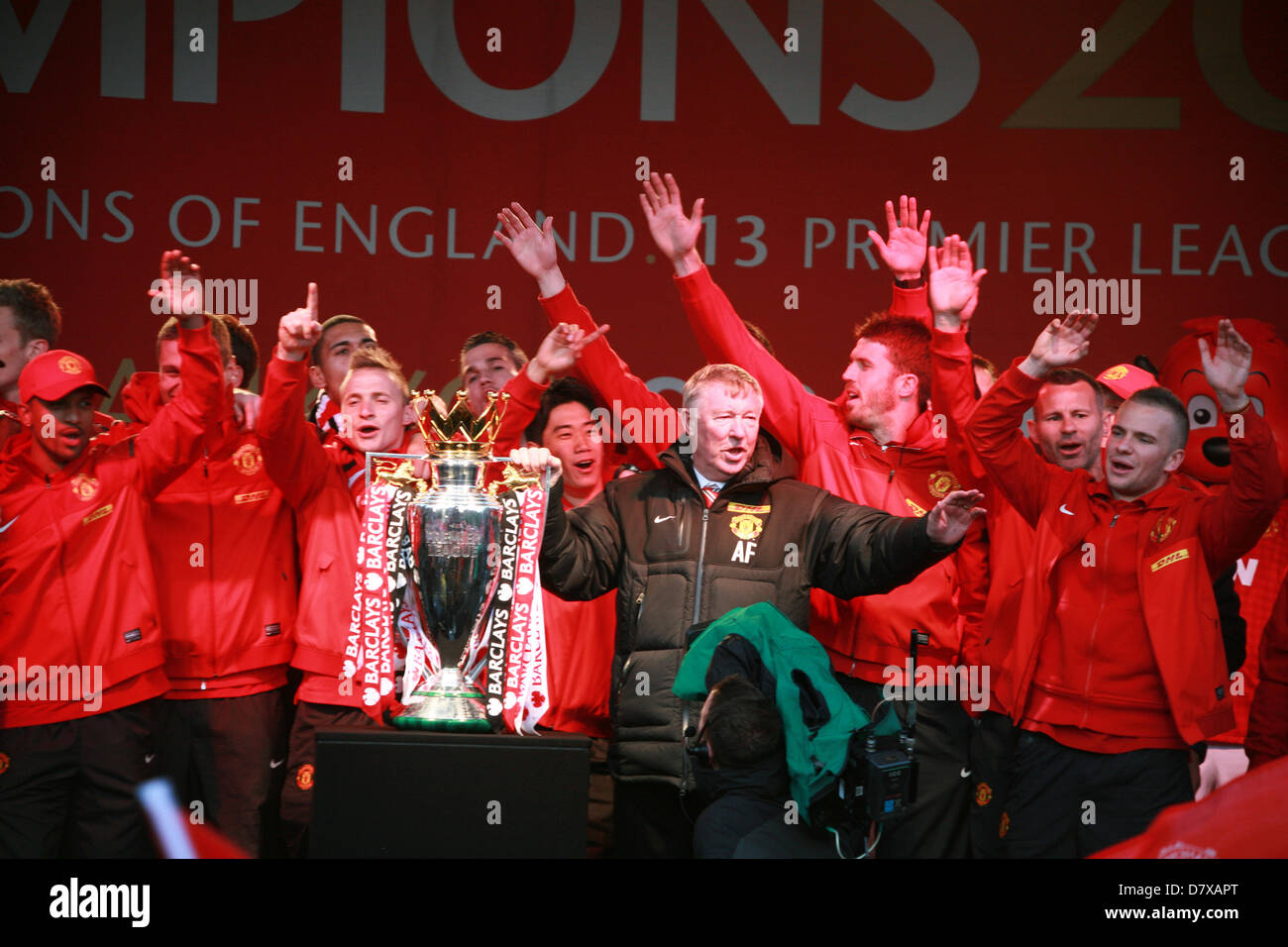 Manchester victory parade hi-res stock photography and images - Alamy