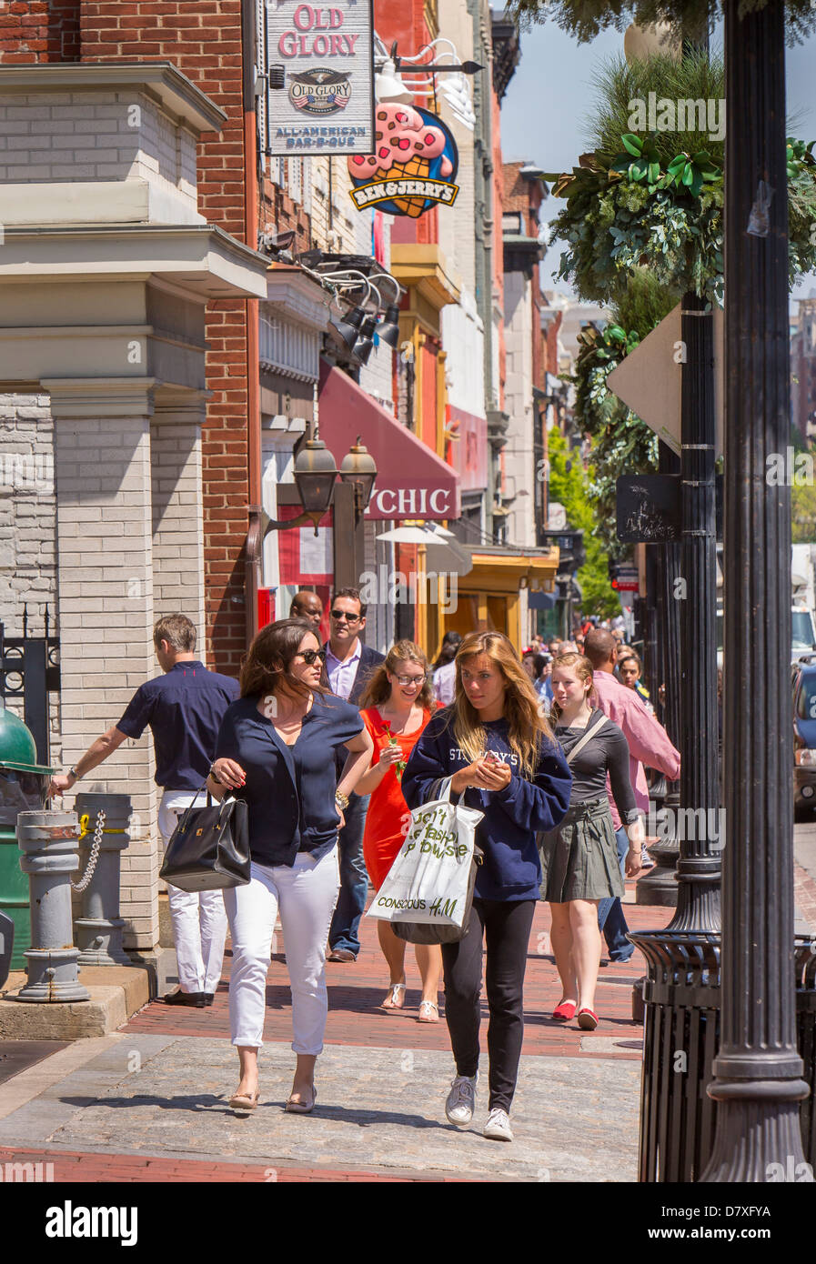 Crowded neighborhood hi-res stock photography and images - Alamy