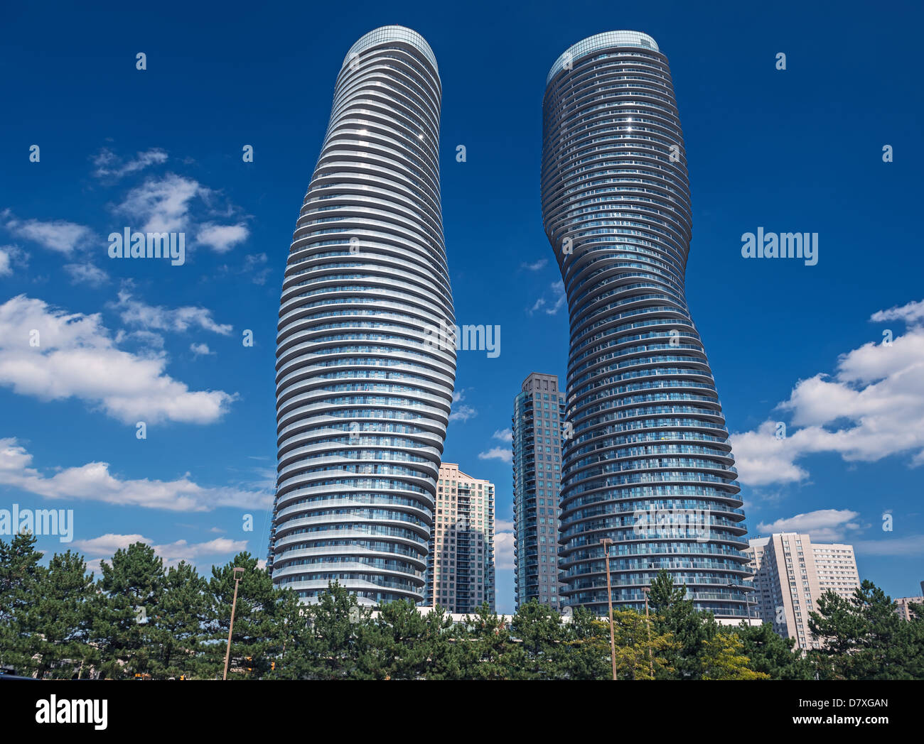 Twin tower apartment buildings hi-res stock photography and images - Alamy