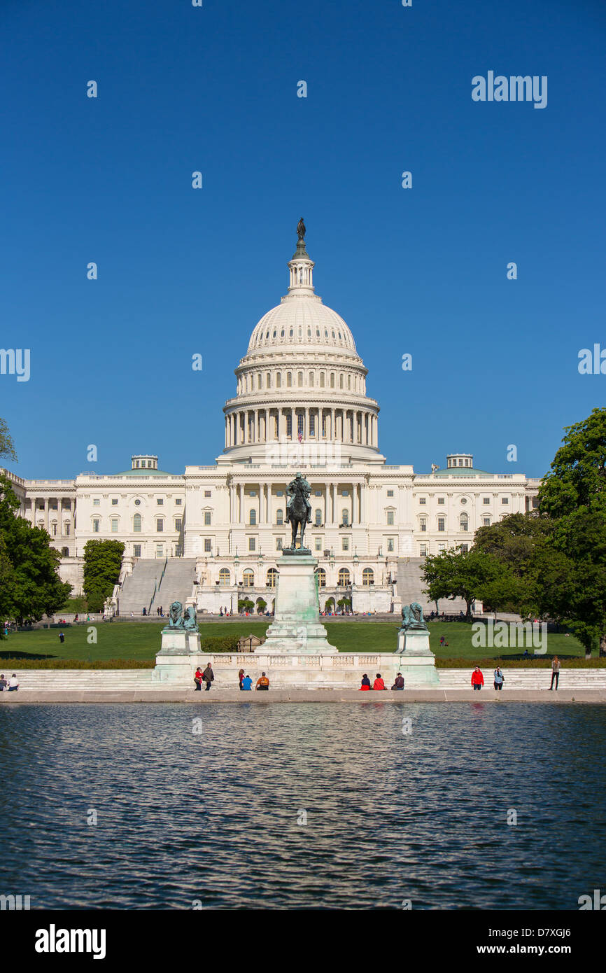 WASHINGTON, DC, USA - Tourists at the United States Capitol Reflecting ...