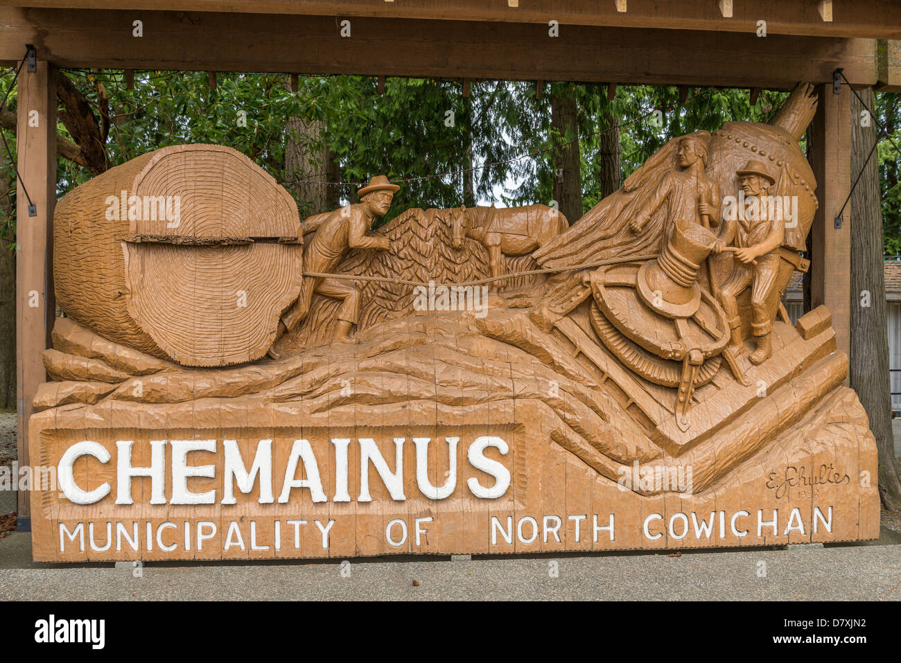Chemainus sign carved by Elmar Schultes Stock Photo - Alamy