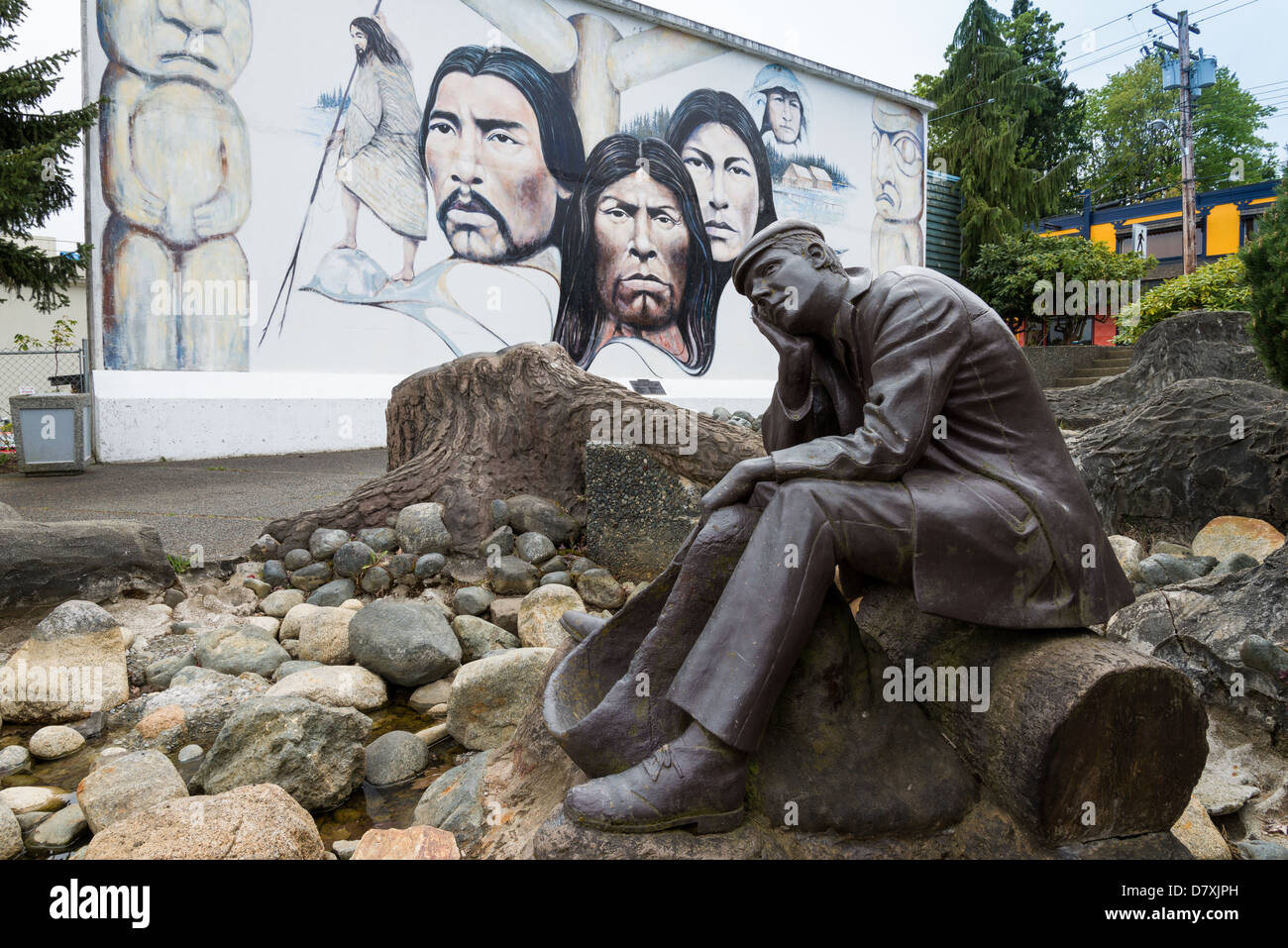 Chemainus first nations mural sculpture chemainus mural hi-res stock ...