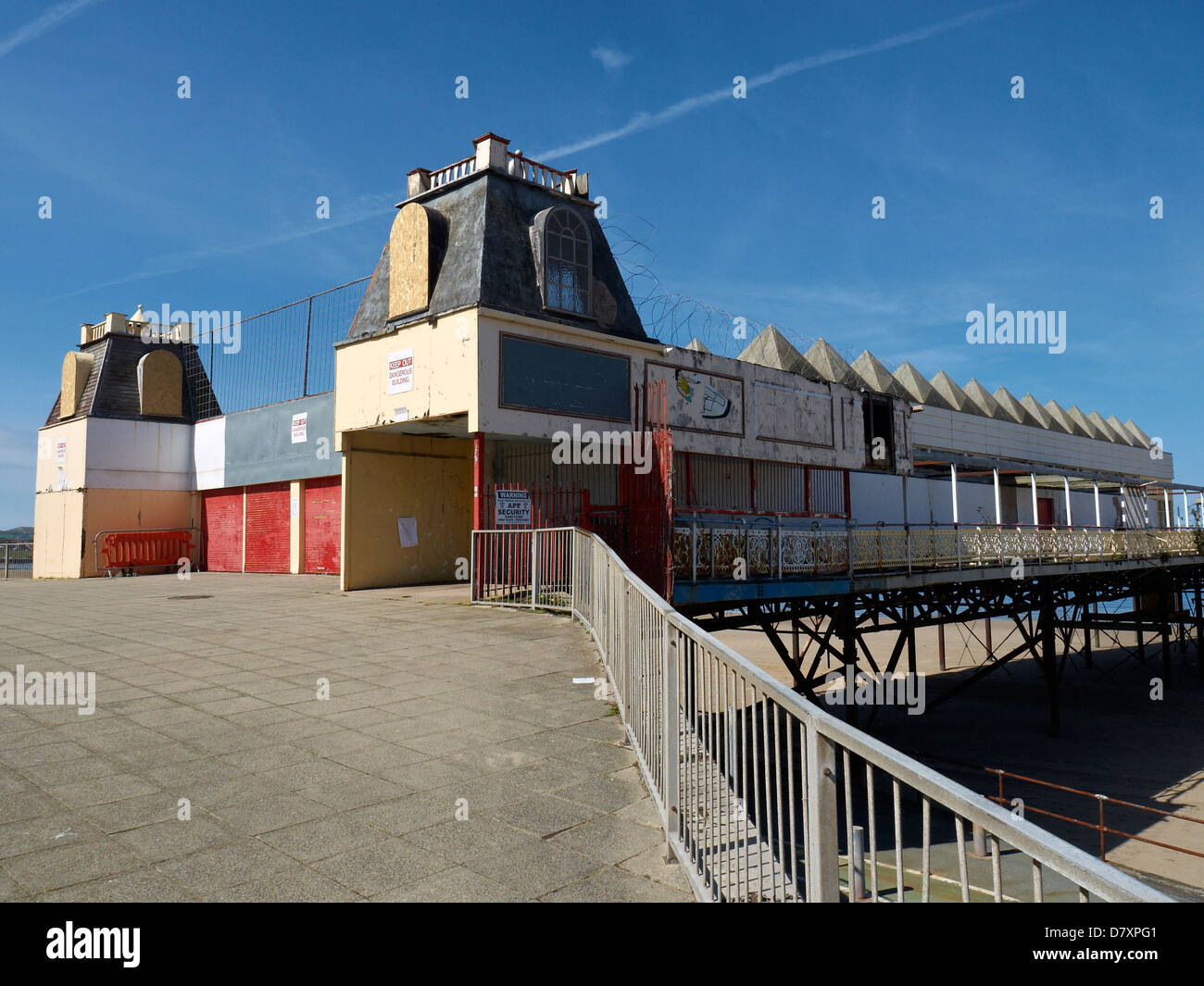 Colwyn bay promenade in north wales hi-res stock photography and images ...