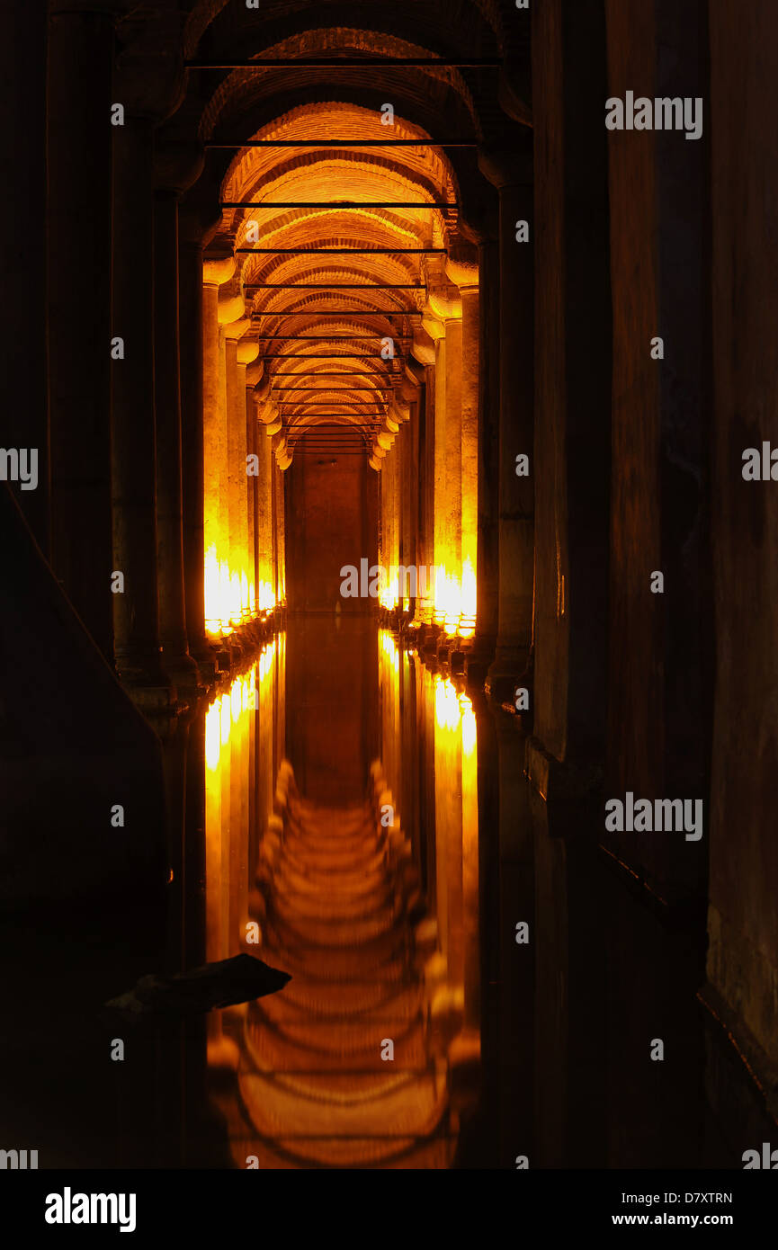 Interior of the ancient roman Basilica Cistern (Yerebatan Sarnici or ...