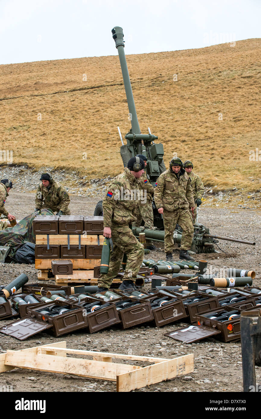 29 Commando Regiment Royal Artillery using L118 Artillery Guns in ...