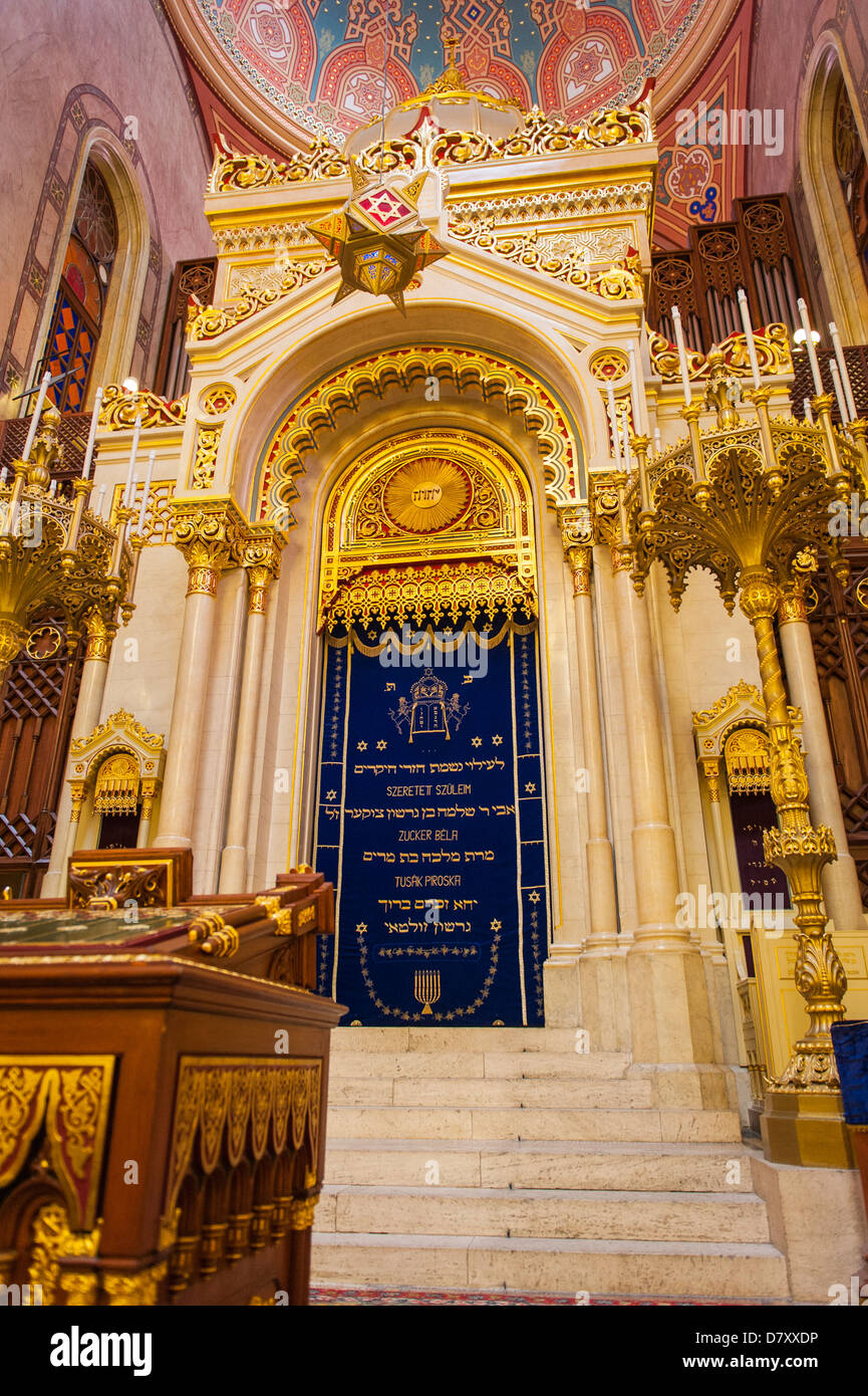 Hungary the great synagogue in budapest hi-res stock photography and ...