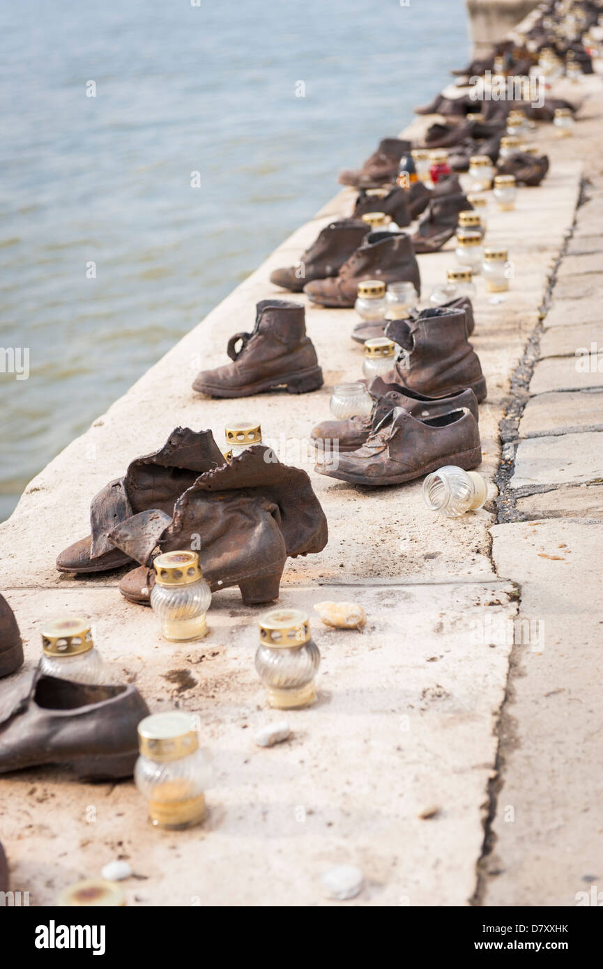 Arrow cross hi-res stock photography and images - Alamy