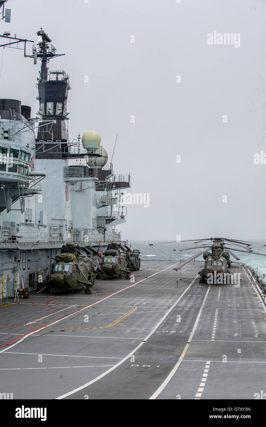 RAF Chinook and Royal Navy Seak King Helicopters on deck Royal Navy ...