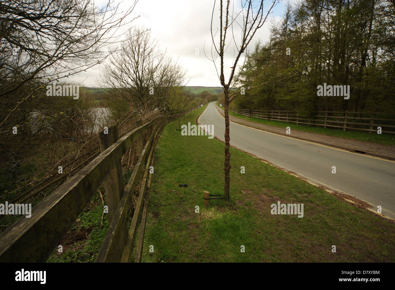 Farm yard road hi-res stock photography and images - Alamy