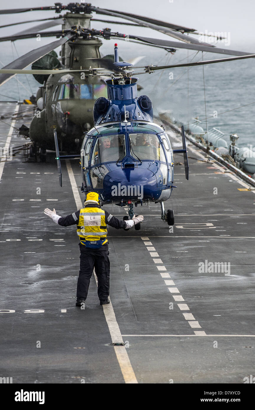Airctraft carrier hi-res stock photography and images - Alamy