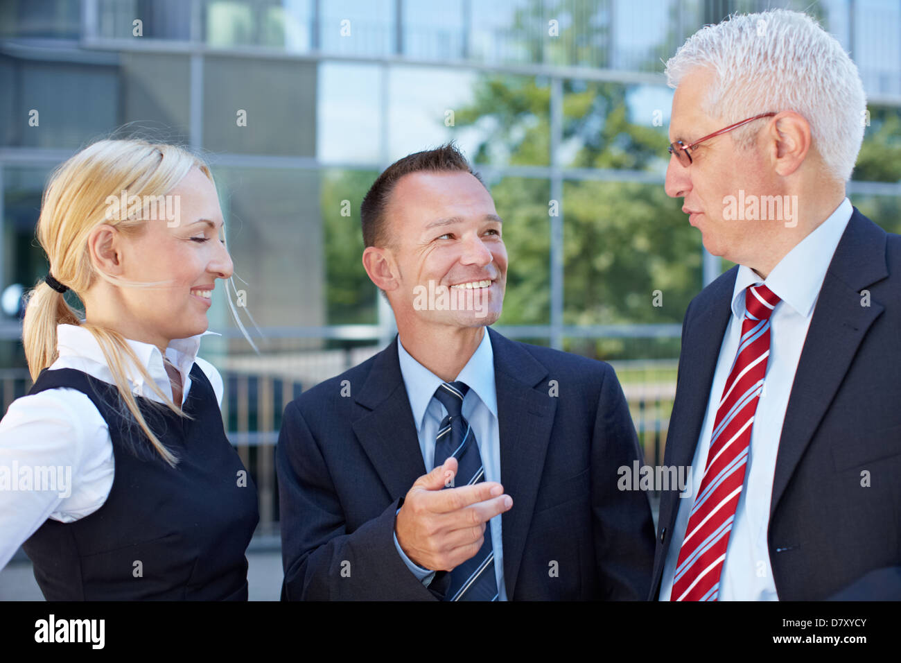 Group people working outside hi-res stock photography and images - Alamy