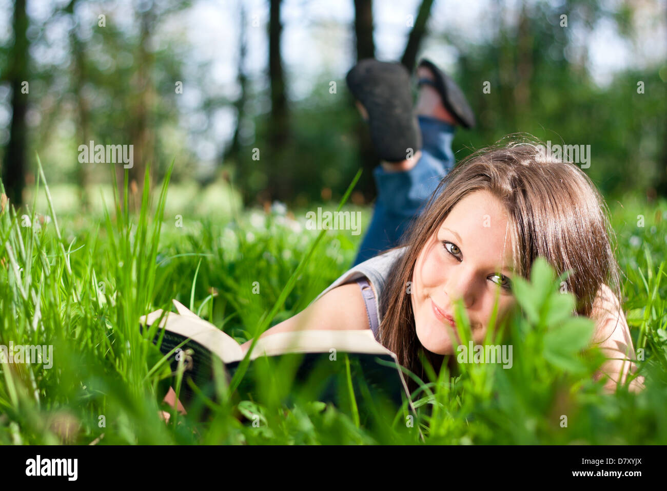 Teenage girl reading a book outdoors Stock Photo - Alamy