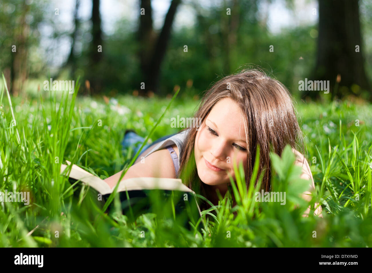 Teenage girl reading a book outdoors Stock Photo - Alamy