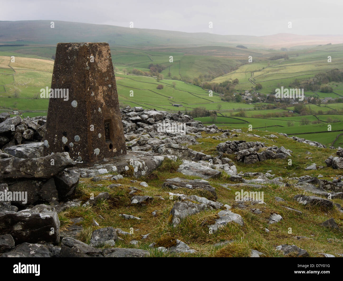 Trig point on summit of Smearsett scar, Yorkshire dales, England Stock ...