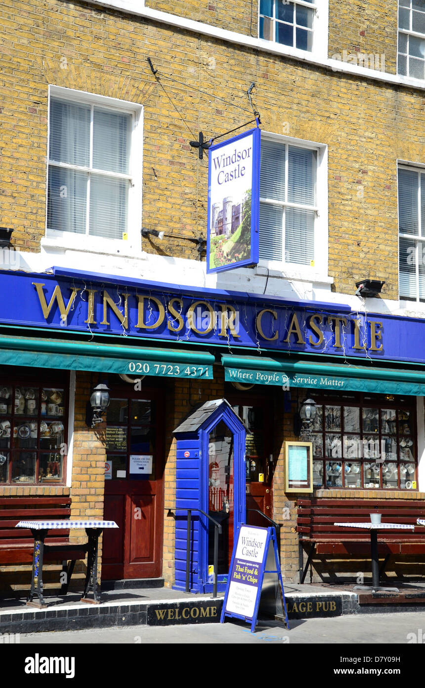 Windsor castle pub hi-res stock photography and images - Alamy