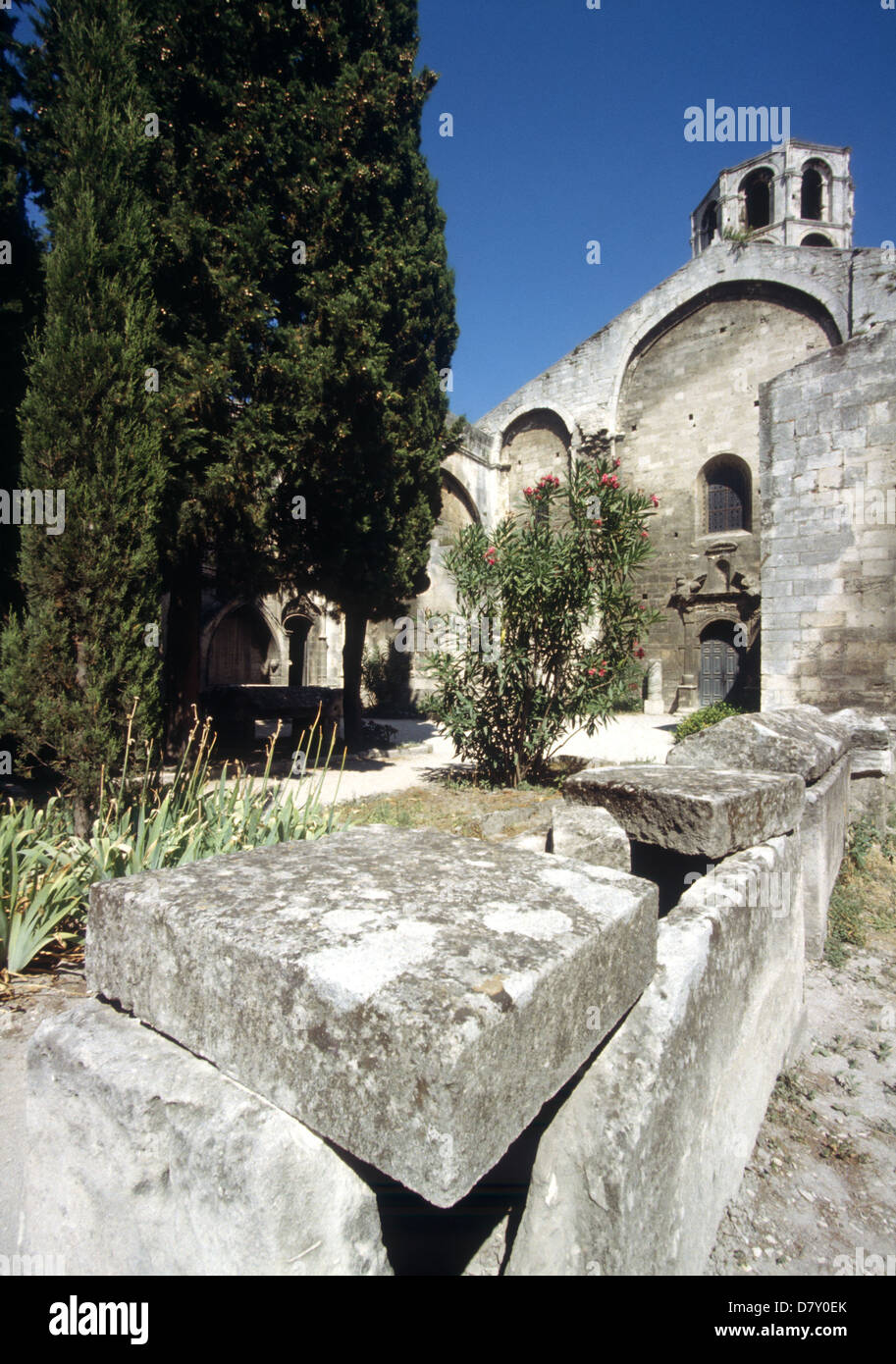Les Alyscamps, Arles, France - Roman cemetery and mediaeval church ...