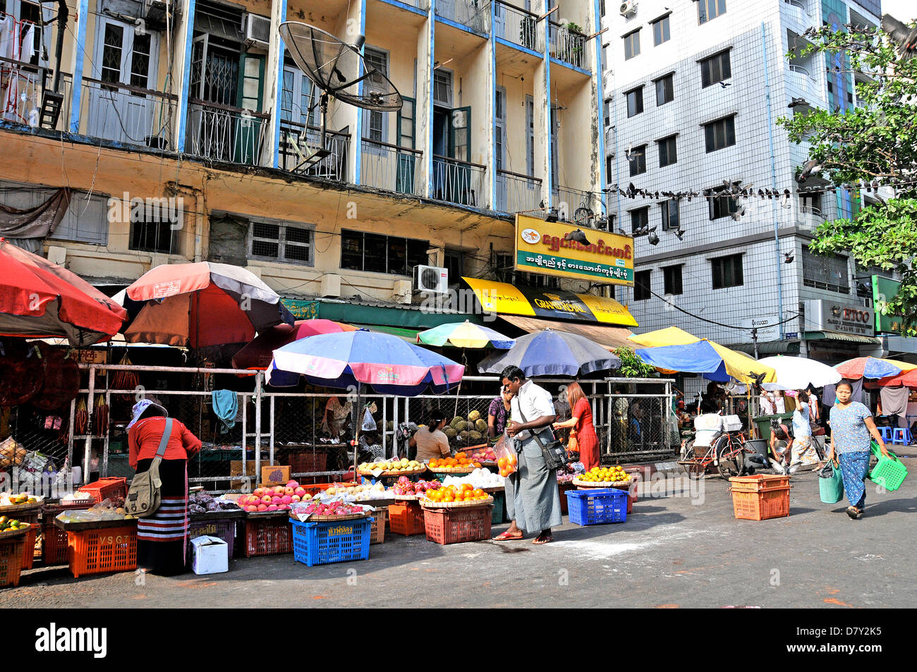 Yangon street scene hi-res stock photography and images - Alamy