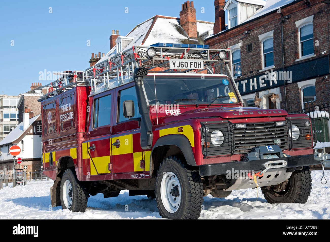 Fire rescue land rover 4x4 hi-res stock photography and images - Alamy