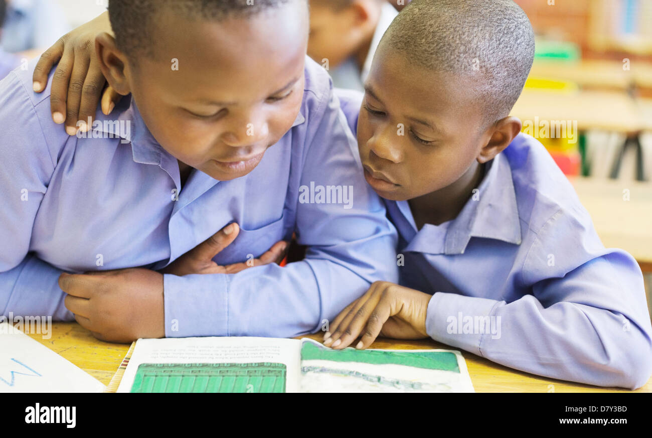Students reading together in class Stock Photo - Alamy