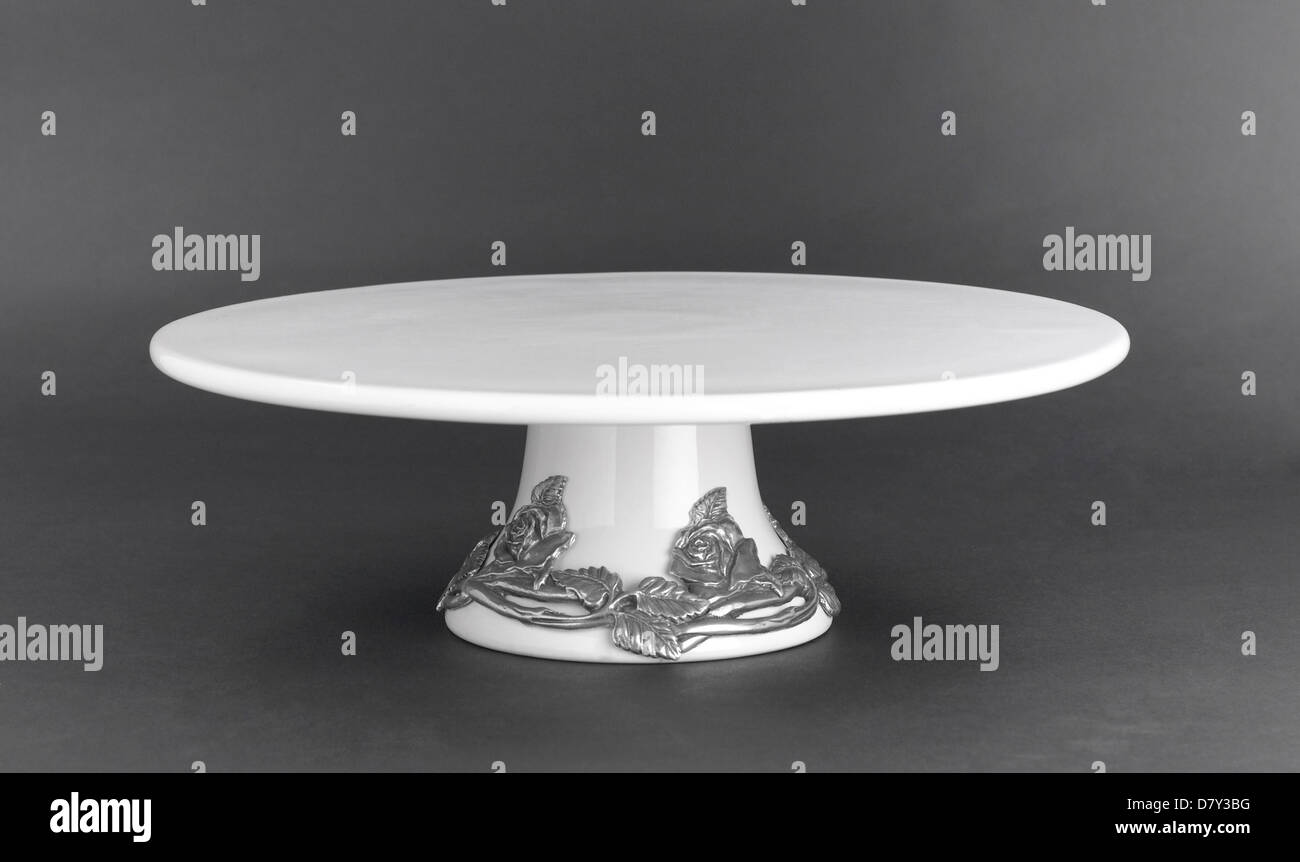 Luxury cake stand for beautiful and delicious cake Stock Photo - Alamy