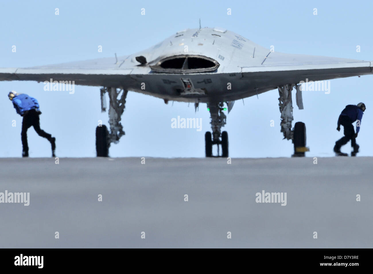 Aircraft carrier catapult hi-res stock photography and images - Alamy
