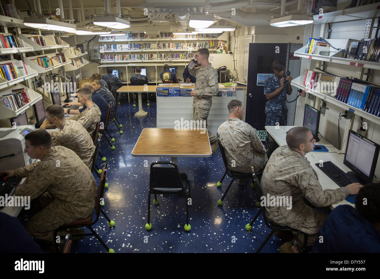Sailors and Marines spend time in the ship's library Stock Photo - Alamy