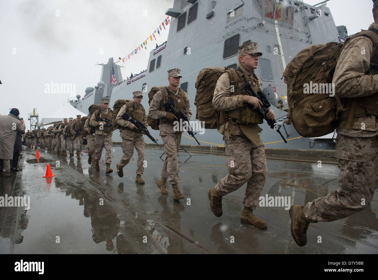 Uss anchorage hi-res stock photography and images - Alamy